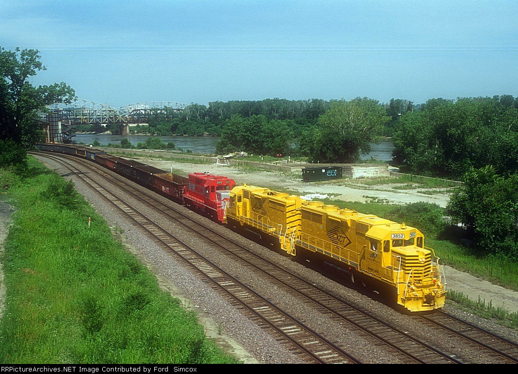 KCT 3852,3855 & MLWX 2017 @ Grand Avenue